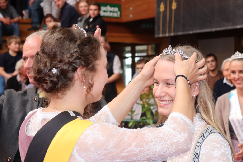 Lisa-Marie Renz ist die neue Braunviehköngin - dieBildschirmzeitung